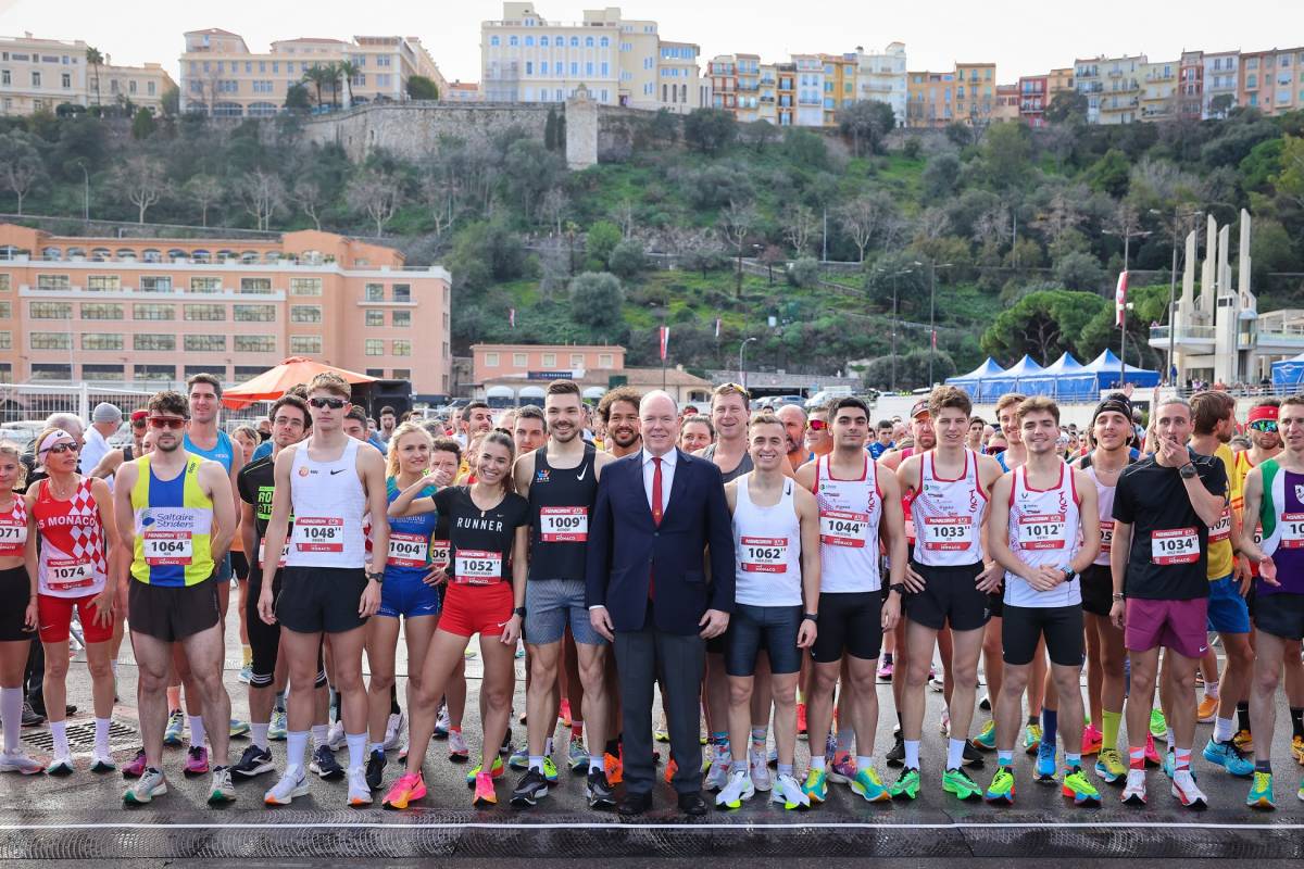 Prince Albert II congratulates Athletes at the Monaco Run